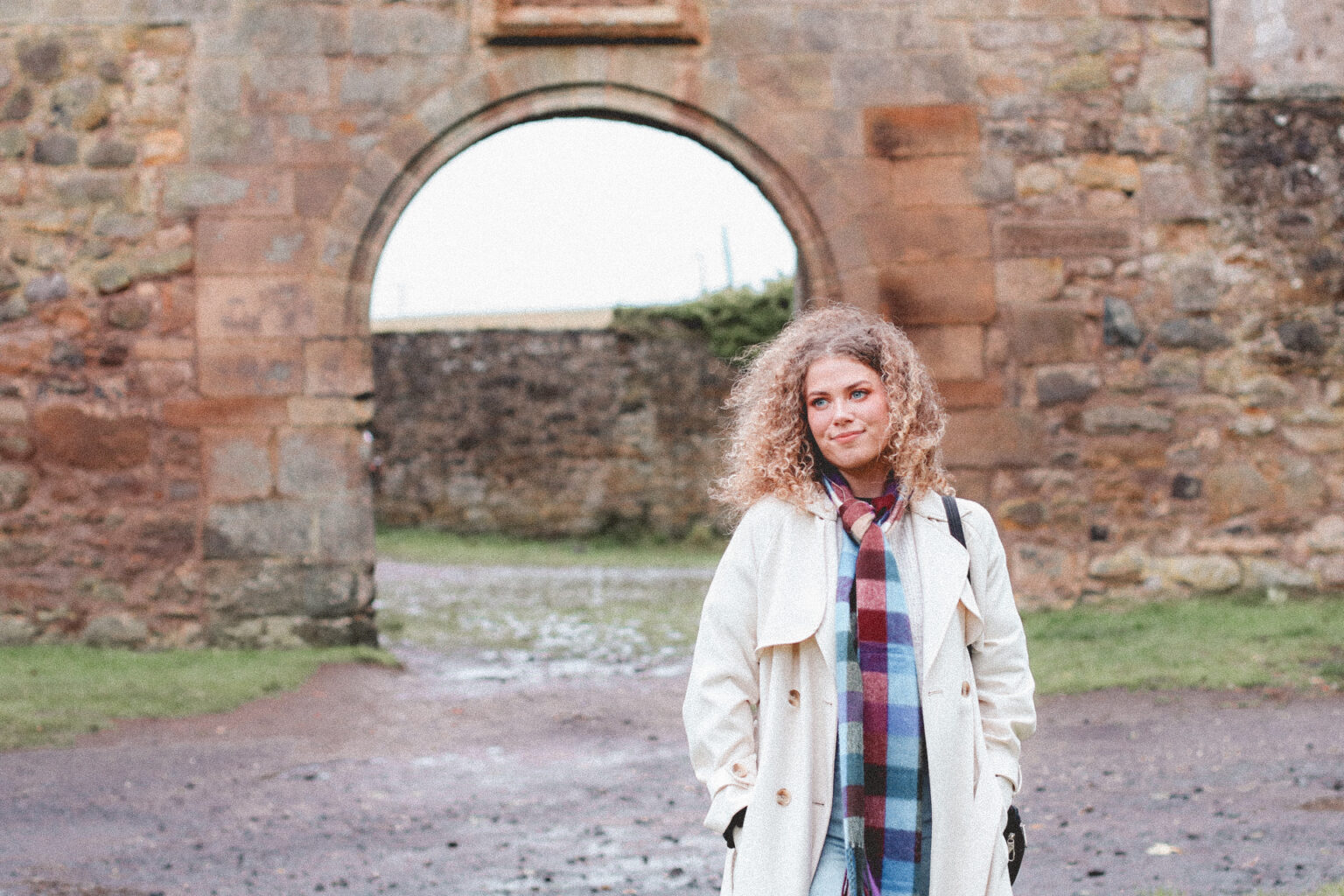 Where is Lallybroch? How to See Midhope Castle - hannah, here and there